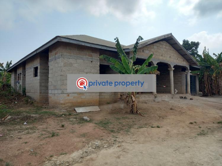 6 bedroom House For Sale trede on Santasi Road. Kumasi Metropolitan ...