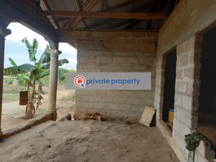 6 bedroom House For Sale trede on Santasi Road. Kumasi Metropolitan ...