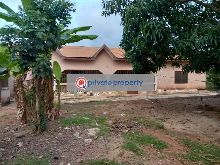 6 bedroom House For Sale trede on Santasi Road. Kumasi Metropolitan ...