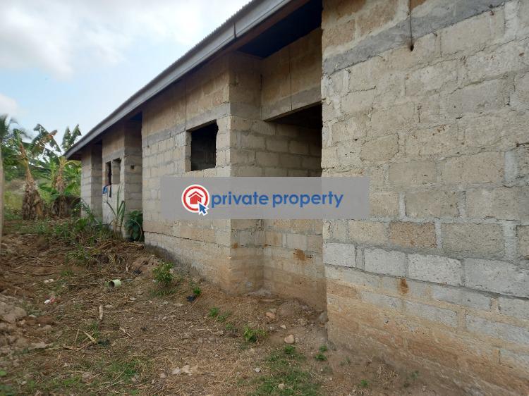 6 bedroom House For Sale trede on Santasi Road. Kumasi Metropolitan ...