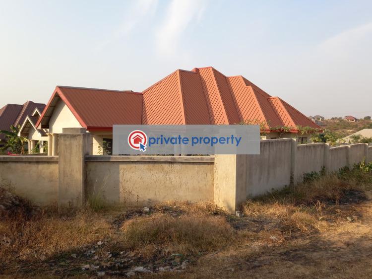 8 bedroom House For Sale trede Santasi/ Anwiankwanta Road Kumasi ...