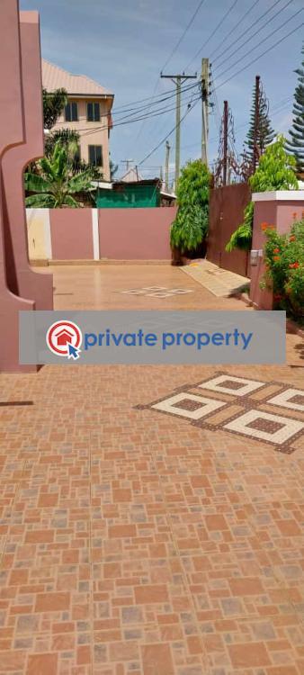 6 bedroom Detached Bungalow For Sale awoshie Mary Lucy Hospital Accra ...